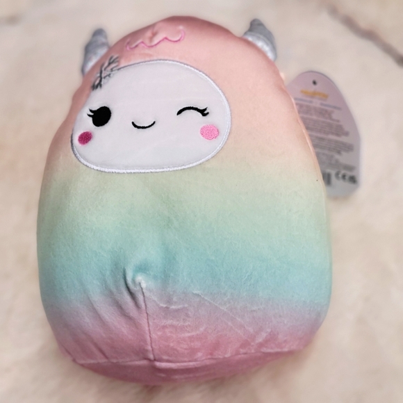 Squishmallows | Toys | Nwt Squishmallows Rainbow Yeti Yara Holiday ...